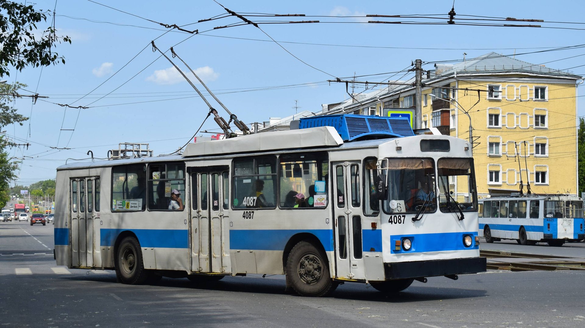 Троллейбус ЗиУ-682 КВР БТРМ-4087. Покатушки по Барнаулу.