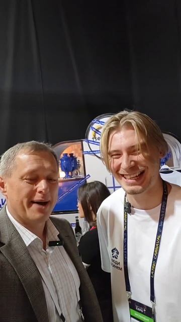 Tselovalnikъ на bar hub 2025 и Валера, представитель барной команды «#СледуйЗаКроликами».