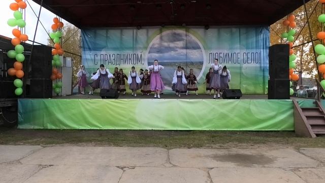 001 Танцевальное открытие – анс. «Чародейка»