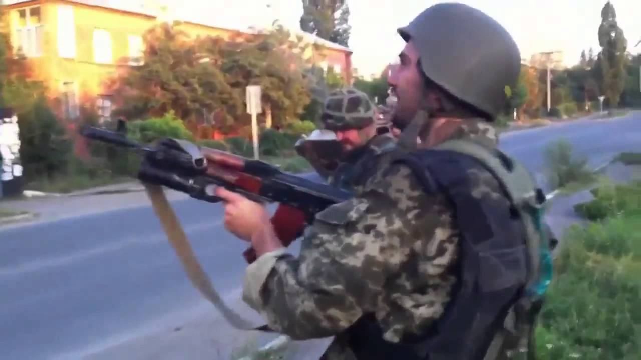 Украинские Оккупанты ради забавы расстреливают школу