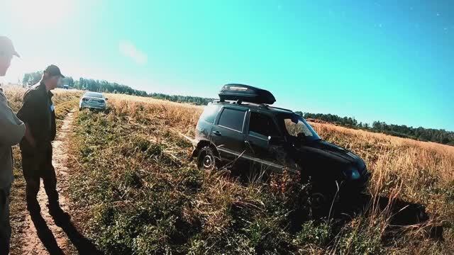 Укатываем траву, на слёте кладоискателей «Мд-территория» Нива пашет поле )