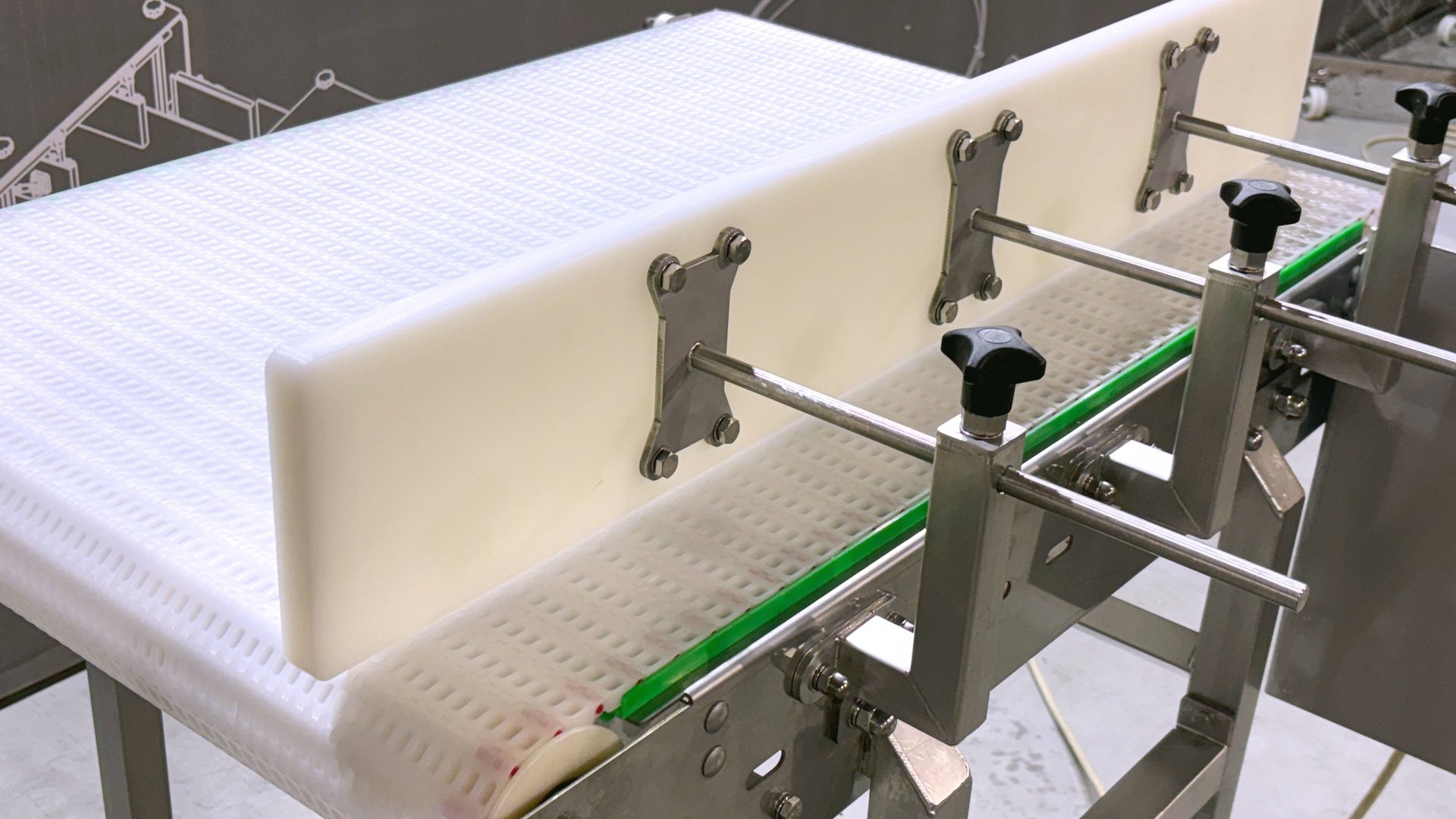 Конвейер для пакетов с сиропом