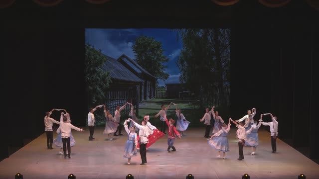 1. Государственный ансамбль танца «Марий Эл» – «Громка мода»