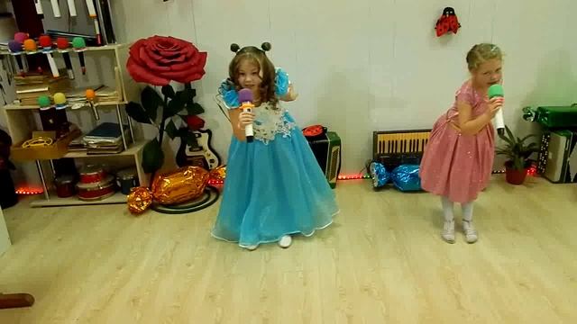 В.К. МАЛЕНЬКАЯ  МОДНИЦА. исп. Учащиеся  вокального  отделения  Урдомская  студия  ДЕБЮТ. 2018