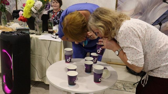 игра "Шарики-стаканчики"