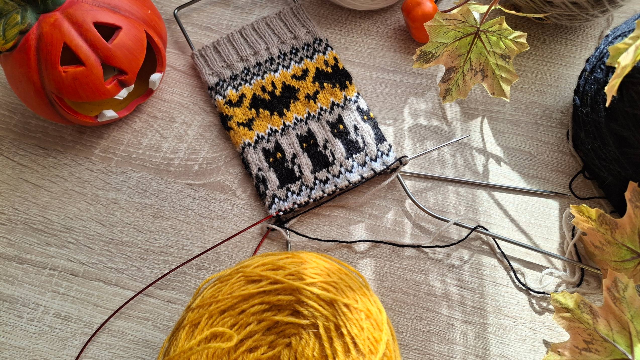 Вязовлог: снова шапка, начала Ralph кардиган и Жуткие носки