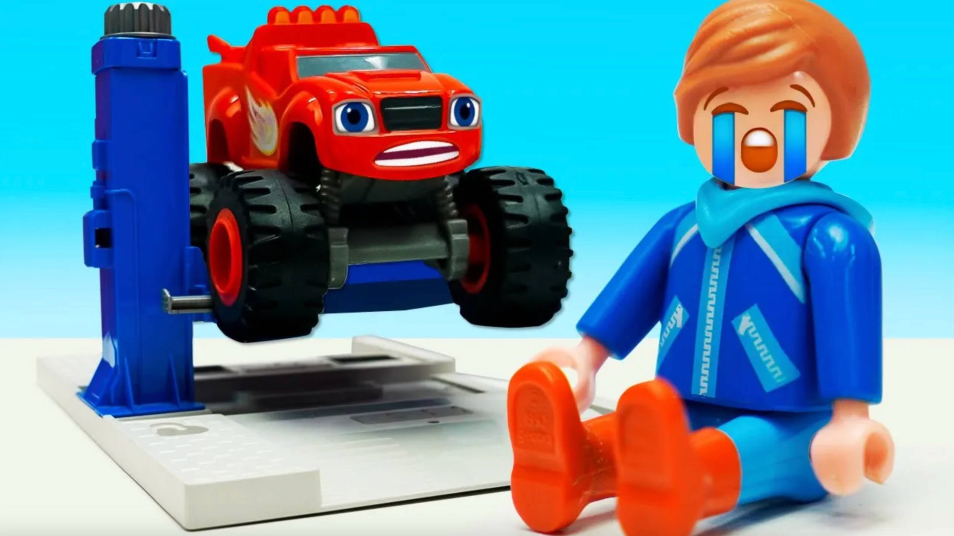 Вспыш и Чудо машинки помогли малышу! Приключения в видео про игрушки для мальчиков