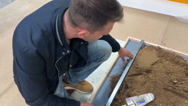 Как пользоваться Kernel для стяжки и заливки пола своими руками, в бане, в квартире. Ставим маяки