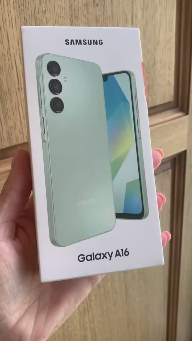 Подобрала по запросу клиентки новый смартфон от Samsung в пределах 20 000 рублей.