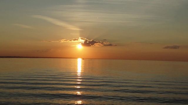 "ФИНСКИЙ ЗАЛИВ. МЫСЛИ НИ О ЧЁМ"... (Фото Владимира ГИЛЯСЕВА (СПб), музыка в стиле "AMBIENT NIGHTS")