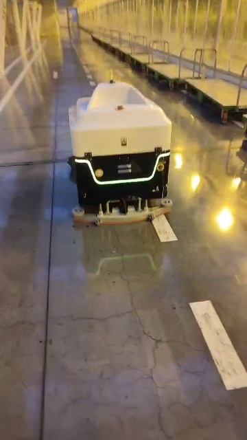 KOKOBOTS S95 AMR  подметально-поломоечный робот-уборщик в тепличном комплексе