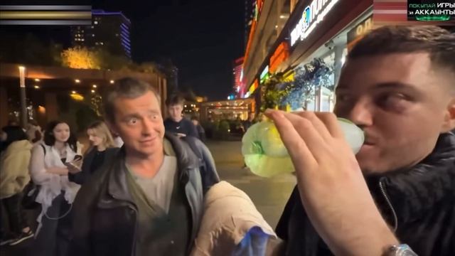 Анар Абдулаев дарит бриллиант и букет Диане Астер !!!