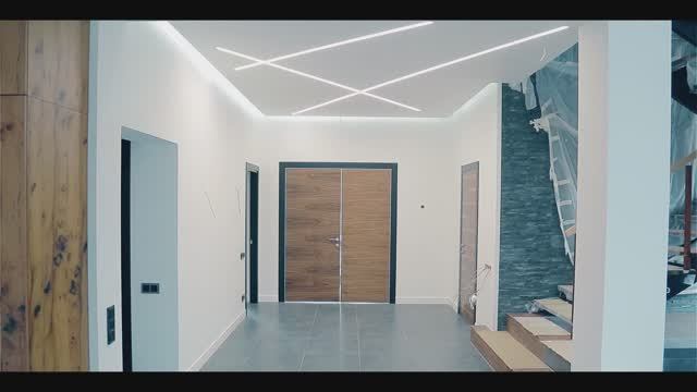 Светодизайн в холле | SWG | световые линии в потолке, парящая подсветка