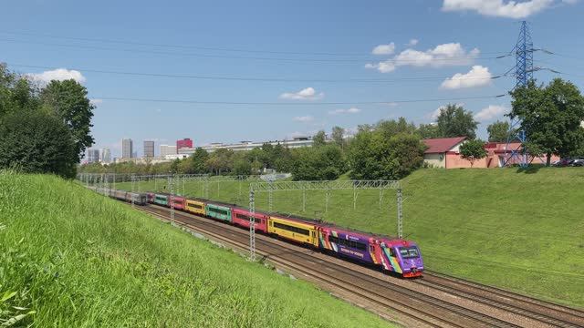 Электровоз ЭП2К-455 и электропоезд ЭД4МКМ-АЭРО-0003, перегон Коломенское - Москва-Пасс-Павелецкая