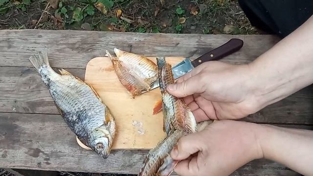 Как почистить воблу с икрой  Самый удобный и быстрый способ