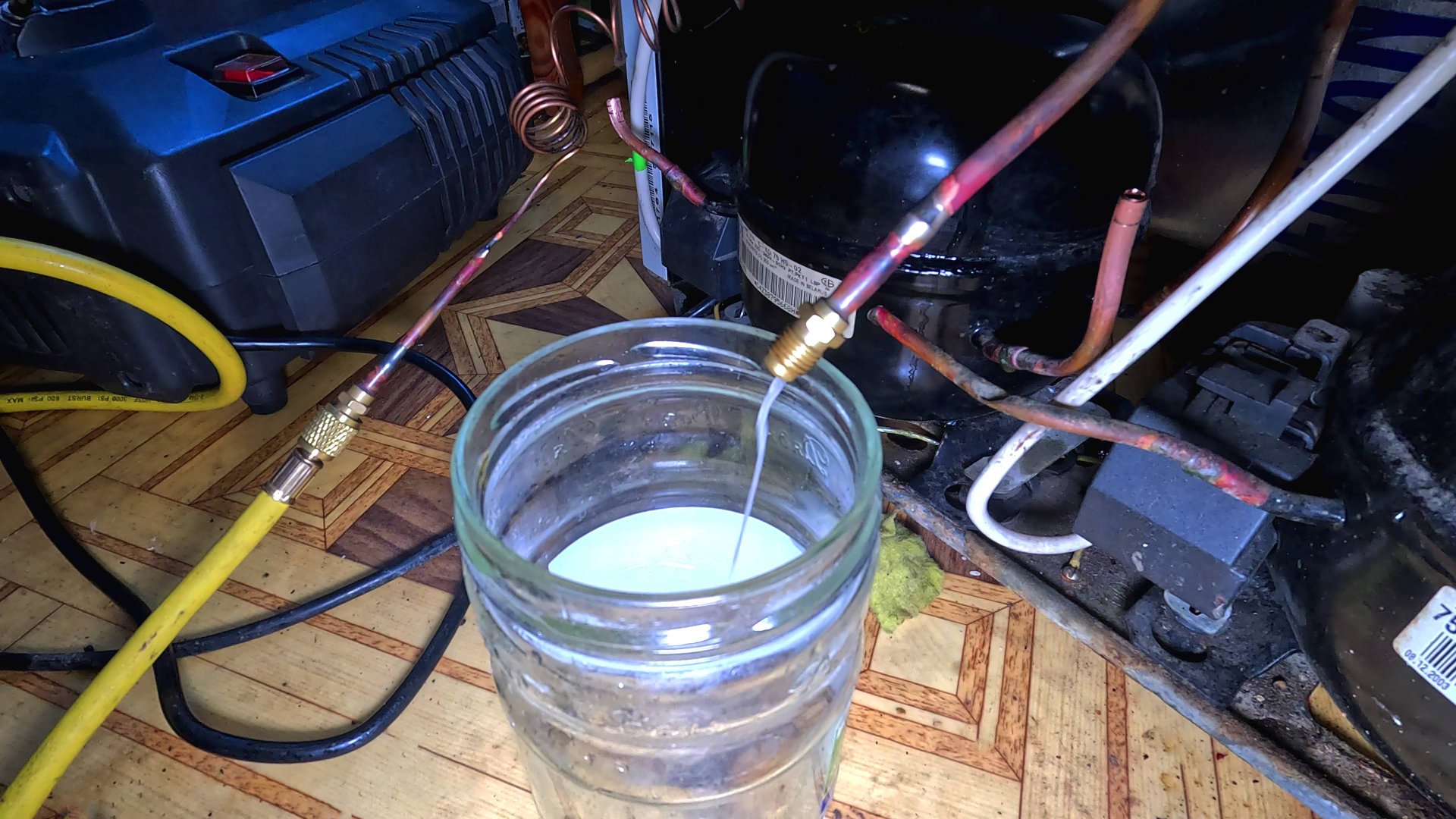 Устранение засора. Прочистка капиллярной трубки. Показываю на примере холодильника Atlant