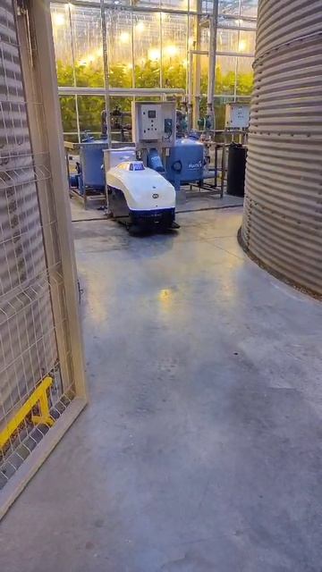Kokobots S95  Роботизированная подметально-поломоечная машина. Залив чистой воды