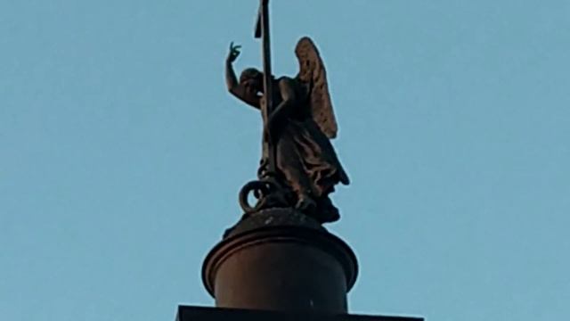 Летний вечер на Дворцовой площади