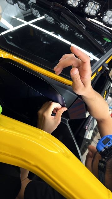 Оклейка багги BRP CAN-AM Maverick R X RS в дизайн