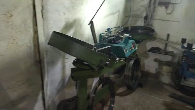 Нарубка ленточного полотна на производстве К1. Изготовление ленточных пил по дереву.