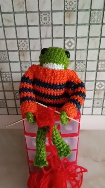 Лягушка- вязальщица)))