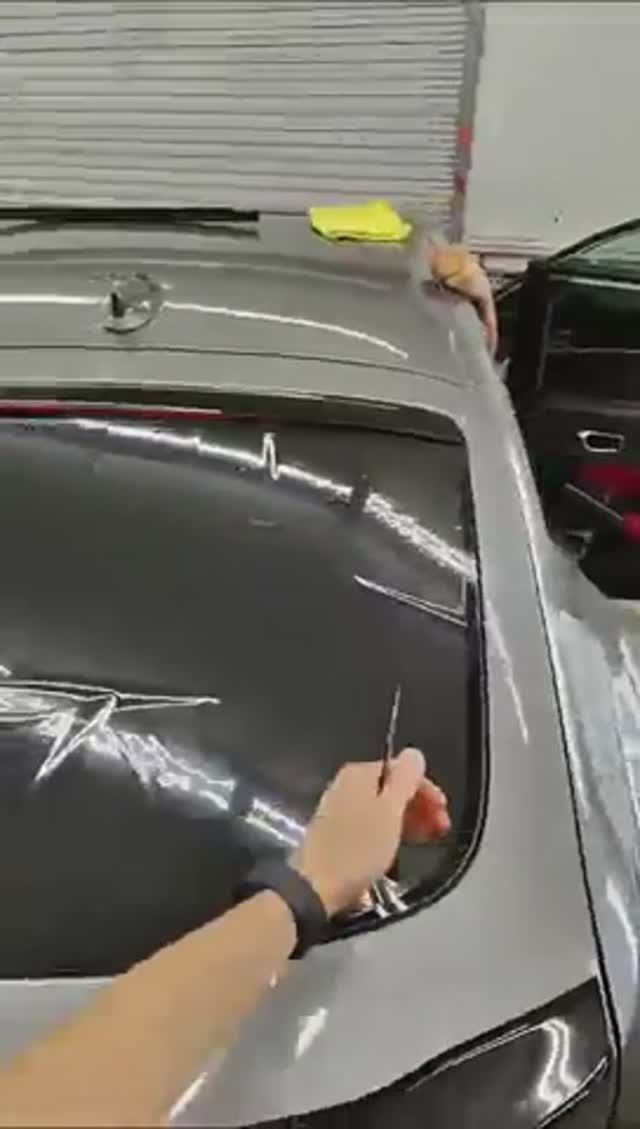 Тонировка стекла автомобиля своими руками: Как идеально наклеить пленку БЕЗ пузырей!