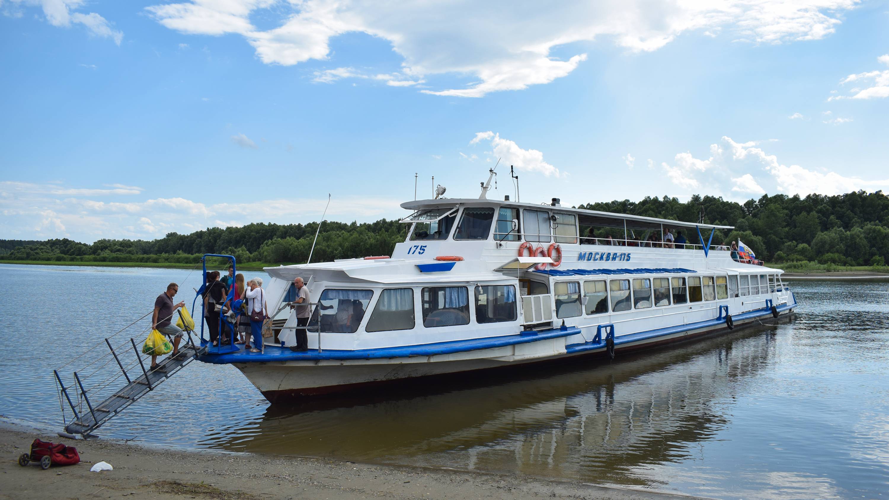 Теплоход Москва-175. Покатушки по Оби до Бобровки.