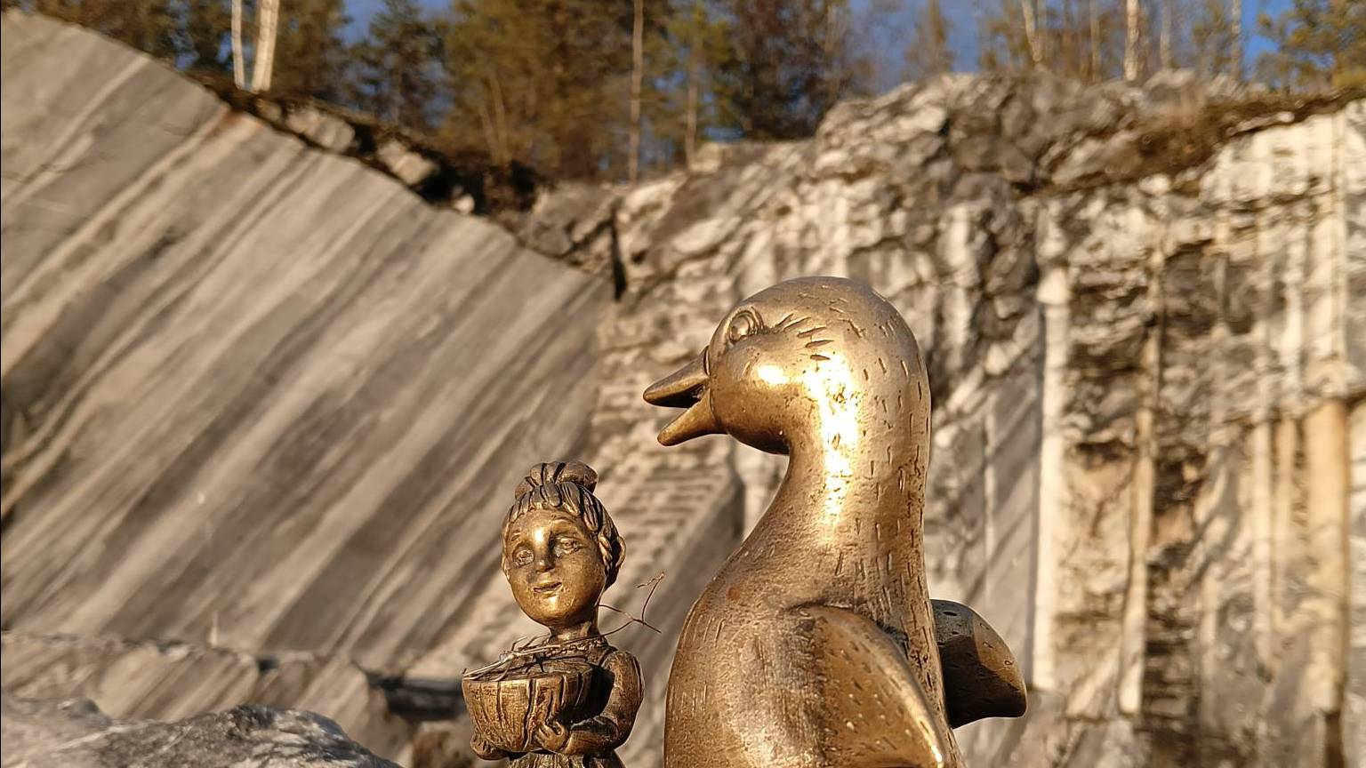 Загадочная красота мраморных карьеров Рускеалы.