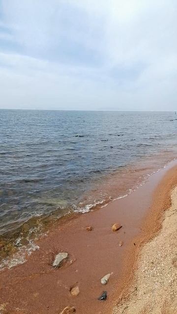 Бурятия. Турка. Каменистый пляж и вид на тюленариум.