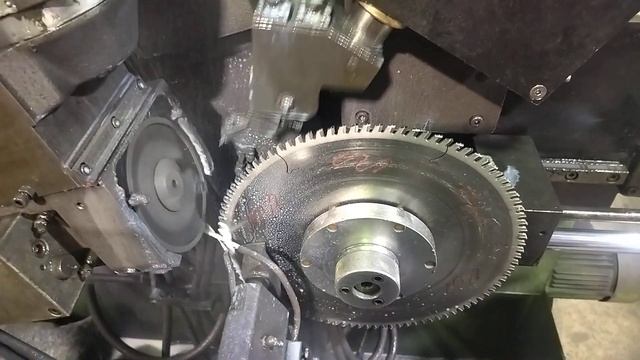 Заточка инструмента на автоматических немецких станках с применением СОЖ в Новосибирске.