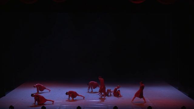 14. Образцовый ансамбль эстрадного танца «Улыбка» – «Потерянное детство»