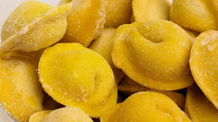 Пельмени жёлтые с куркумой и нутом.