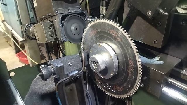 Заточка дисковых пил по всем граням на автоматических немецких станка.