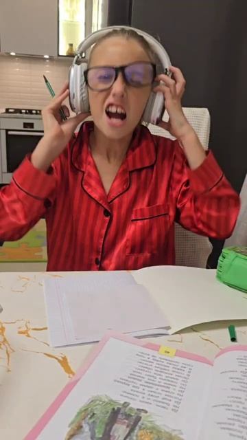 Мега Каролина и уроки! #мегакаролина #суперкаролинашоу #юмор #вайны #прикол #рекомендации #уроки