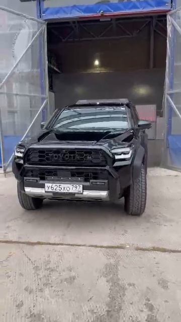 Новая Toyota 4Runner Trailhunter выдана своему счастливому владельцу