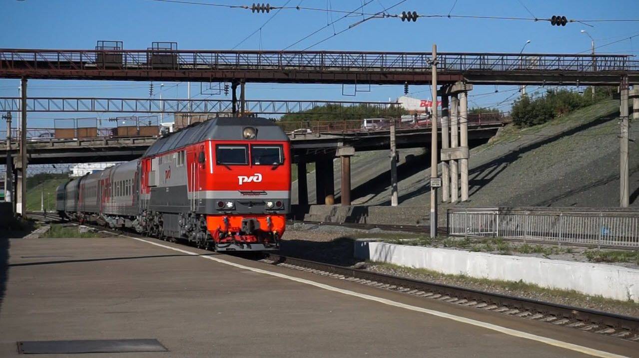 Тепловоз ТЭП70БС-267 с поездом "Калина красная"