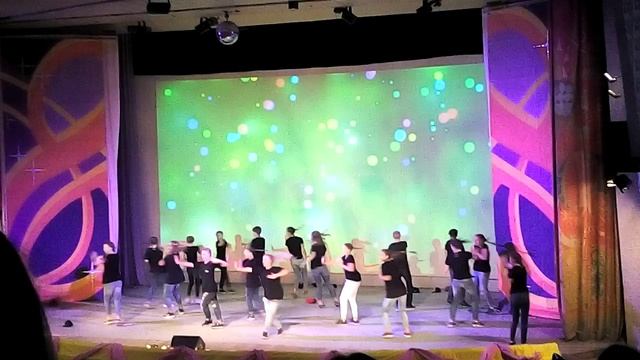 Хит-хоп. Как танцуют  дети. Выступление на гала-концерте в детском лагере Орлёнок.