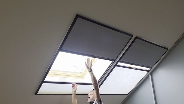 Комбо шторы день-ночь для мансардных окон "Красотка", блэкаут+полузатемнение!