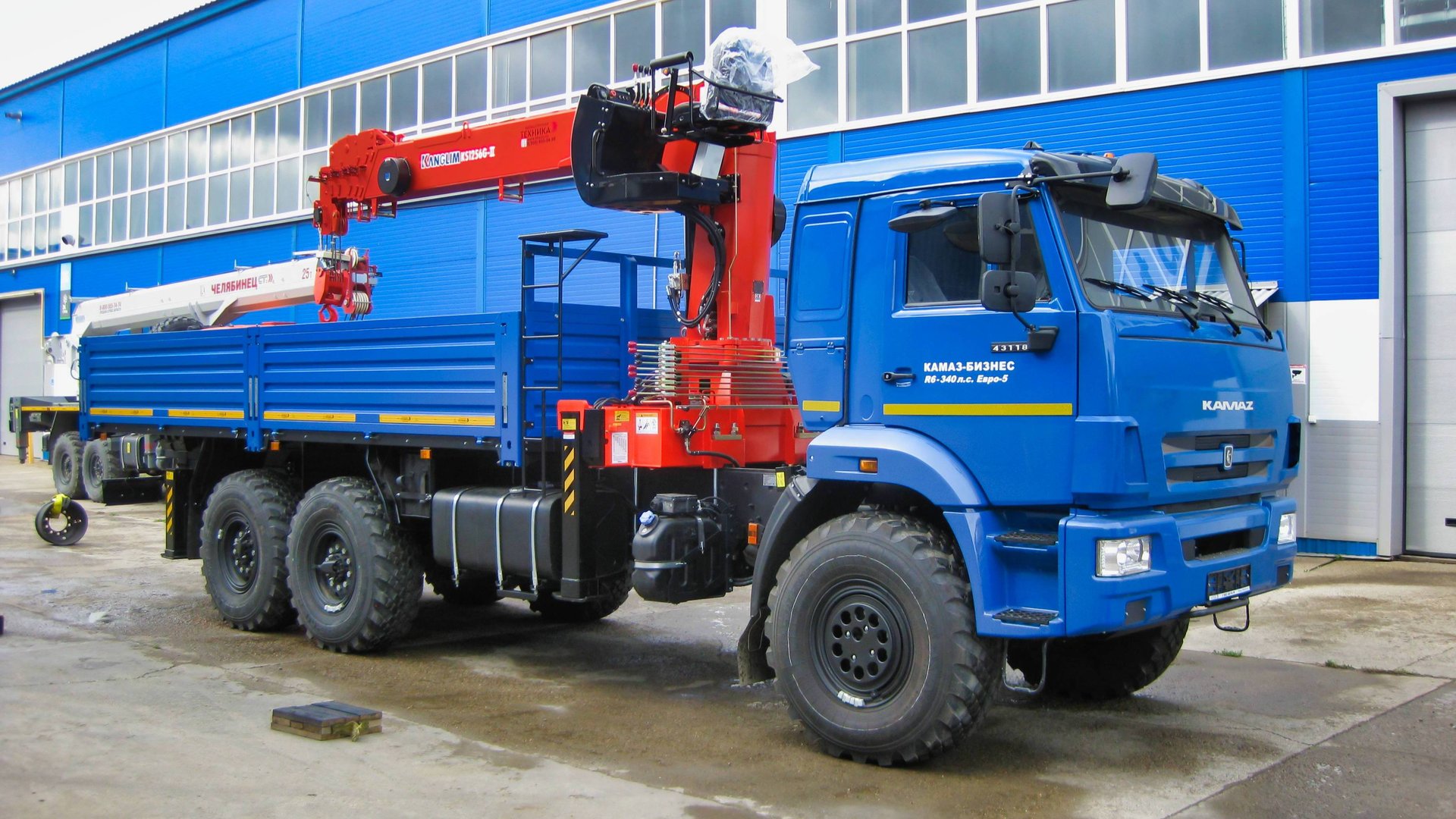 Бортовой автомобиль КАМАЗ 43118-76 с КМУ Kanglim 1256G-II