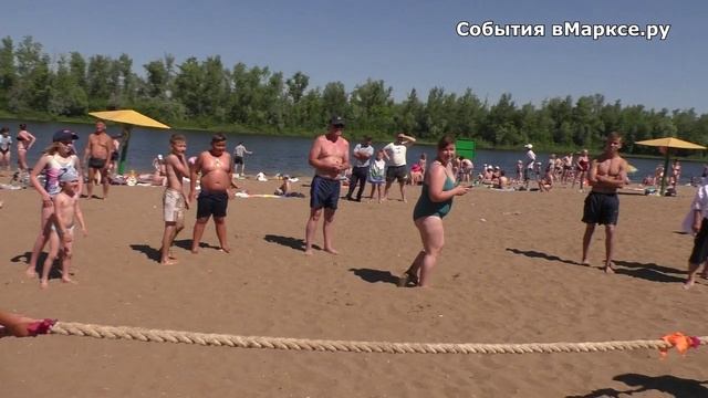 Спортивный праздник на пляже в Марксе