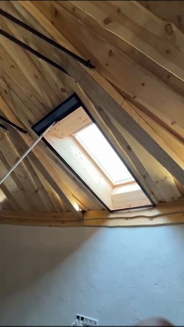 Штора-гофре в раме на мансардное окно "Красотка"