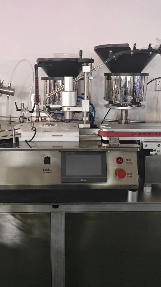 Настольный автомат для розлива и укупорки XBXG-20