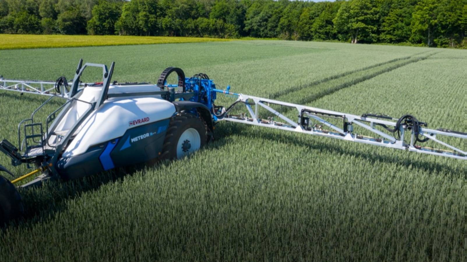 EVRARD METEOR R-Activ — прицепной сельскохозяйственный опрыскиватель для точного земледелия