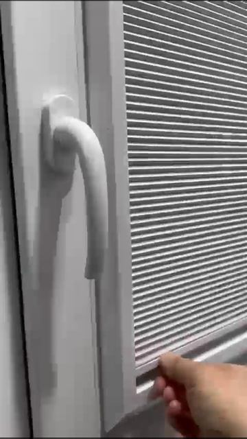 Накладная штора-гофре в раме на окно. Без необходимости монтажа!