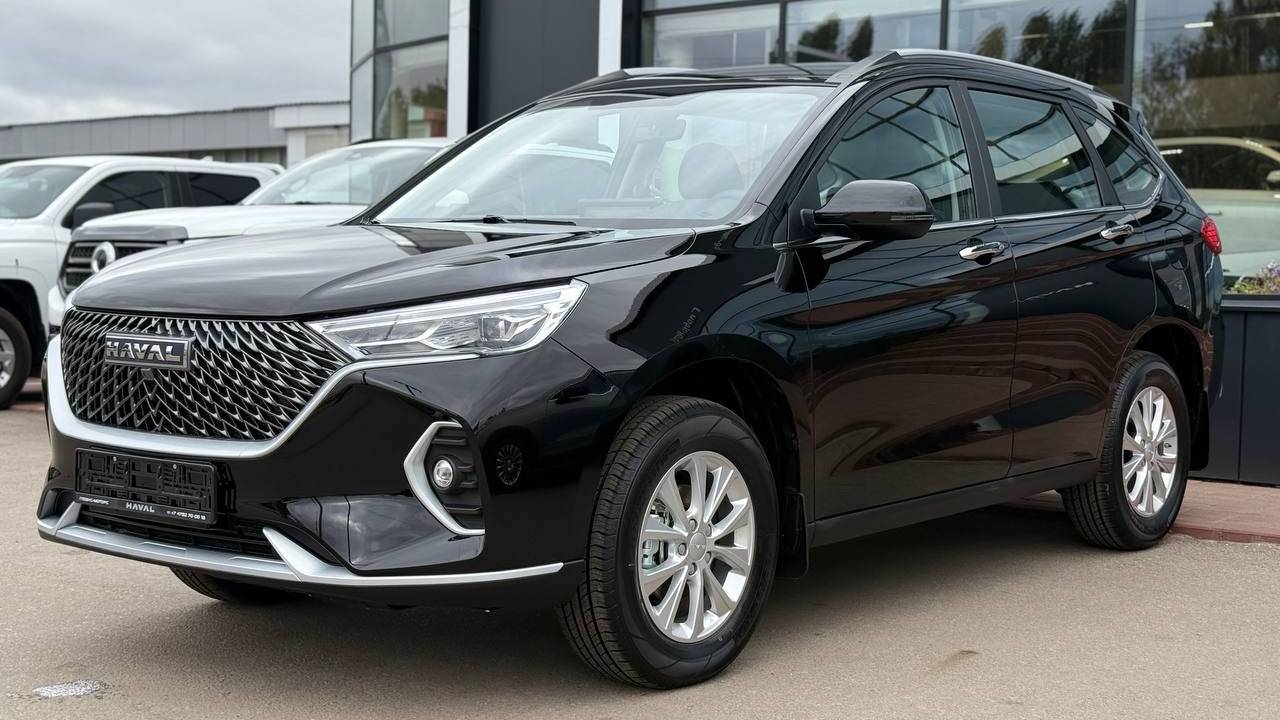 HAVAL M6 черный МКПП на улице