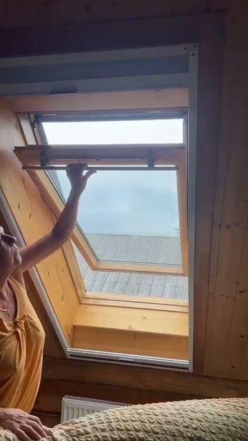 Комбо изделие "Красотка" в белой раме, для мансардного окна!