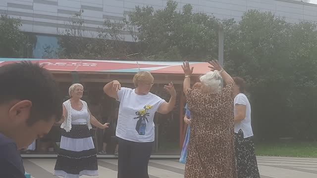 "Желаю, чтобы все были здоровы!"