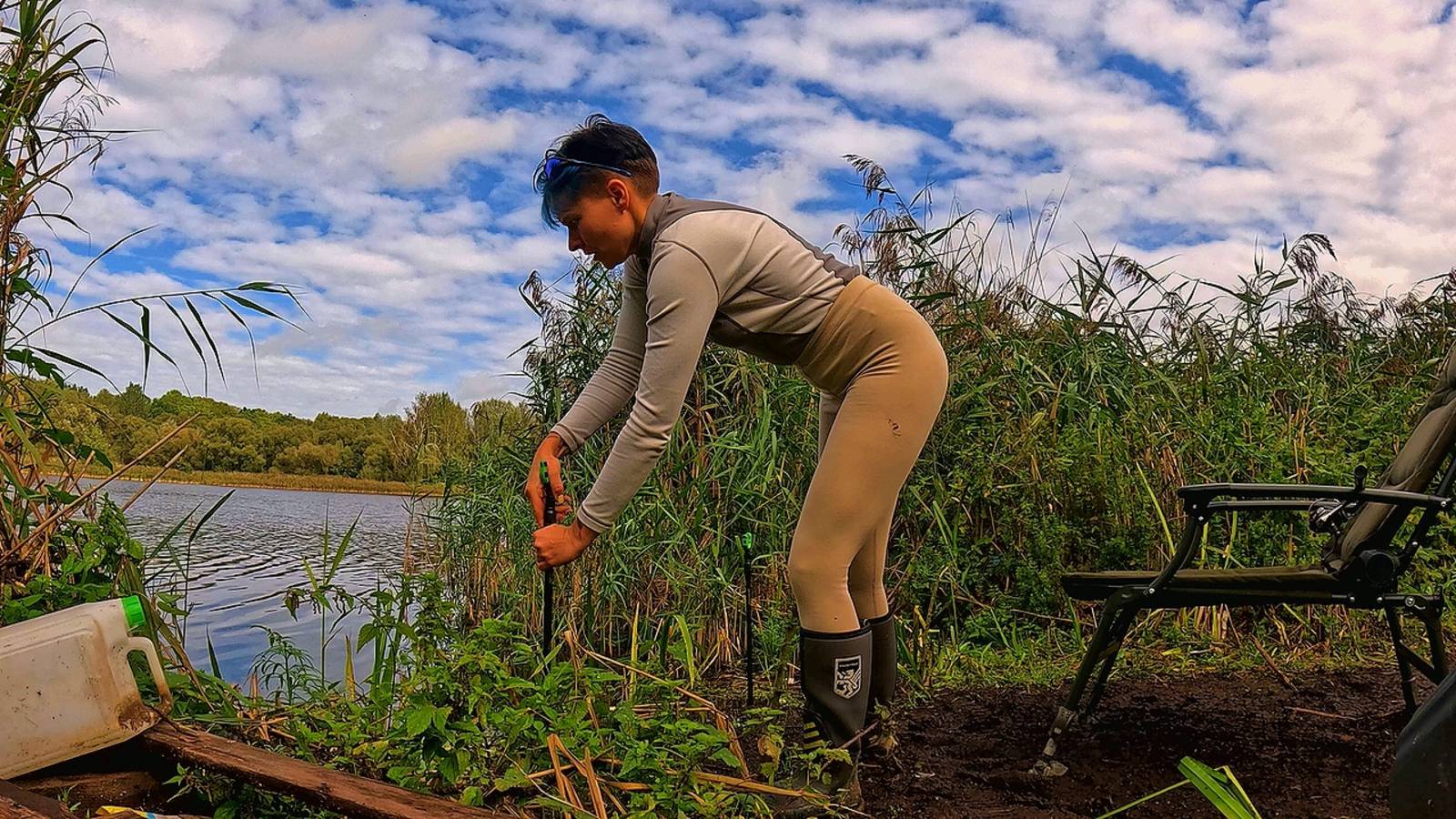 Лещ НА ПЕНОПЛАСТ. ОДНА НА РЫБАЛКЕ. Фидер и Поплавок осенью. #521