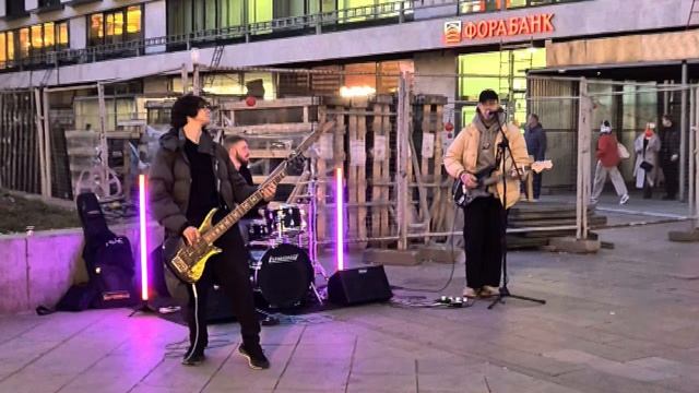 МОСКВА СЕНТЯБРЬ 2025. Уличные Музыканты, метро Пушкинская, Театральная