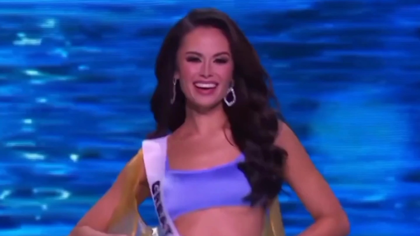 Великобритания Мисс Вселенная 2024 (73) Дефиле в купальнике Britain Miss Universe 2024 (73) Swimsuit